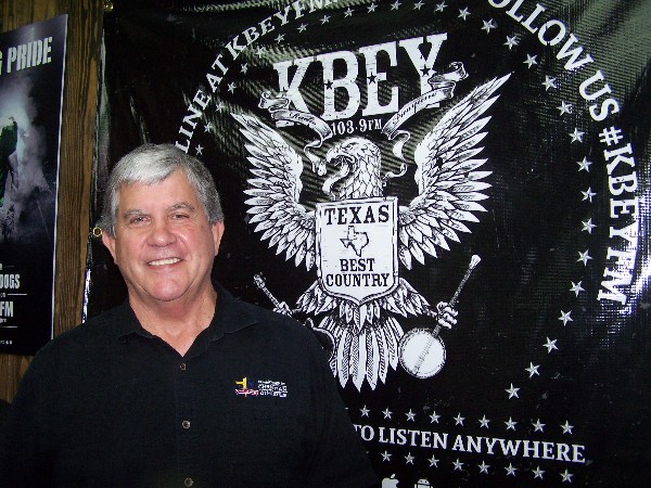 FCA luncheon with former Dallas Cowboy Dat Nguyen - KBEY FM 103.9 ...