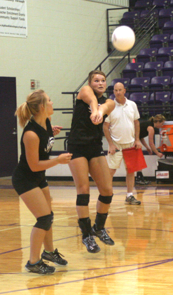 Llano volleyball team ends first week with scrimmage
