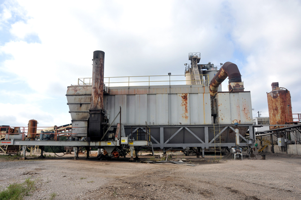 U.S. 281 reopens and dozens return home after asphalt plant fire ...