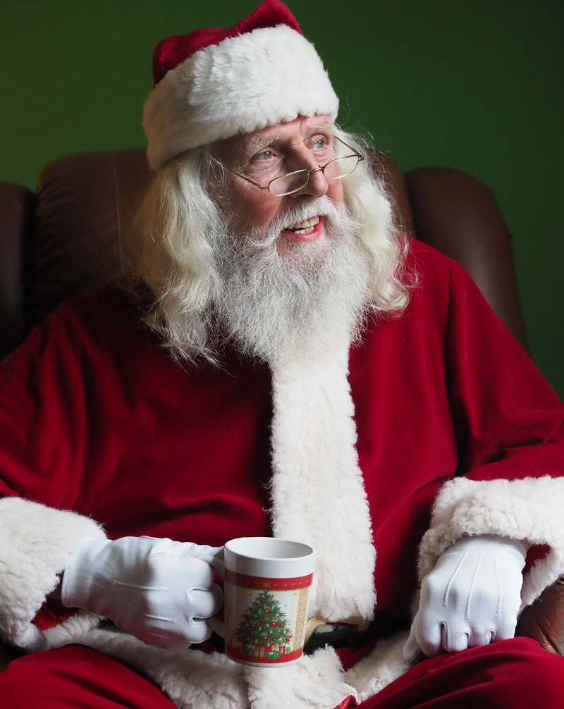 A round of Santa-plause for St. Nick’s Highland Lakes helper ...