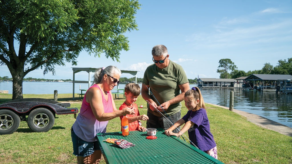 Volunteers revitalize Granite Shoals parks - DailyTrib.com
