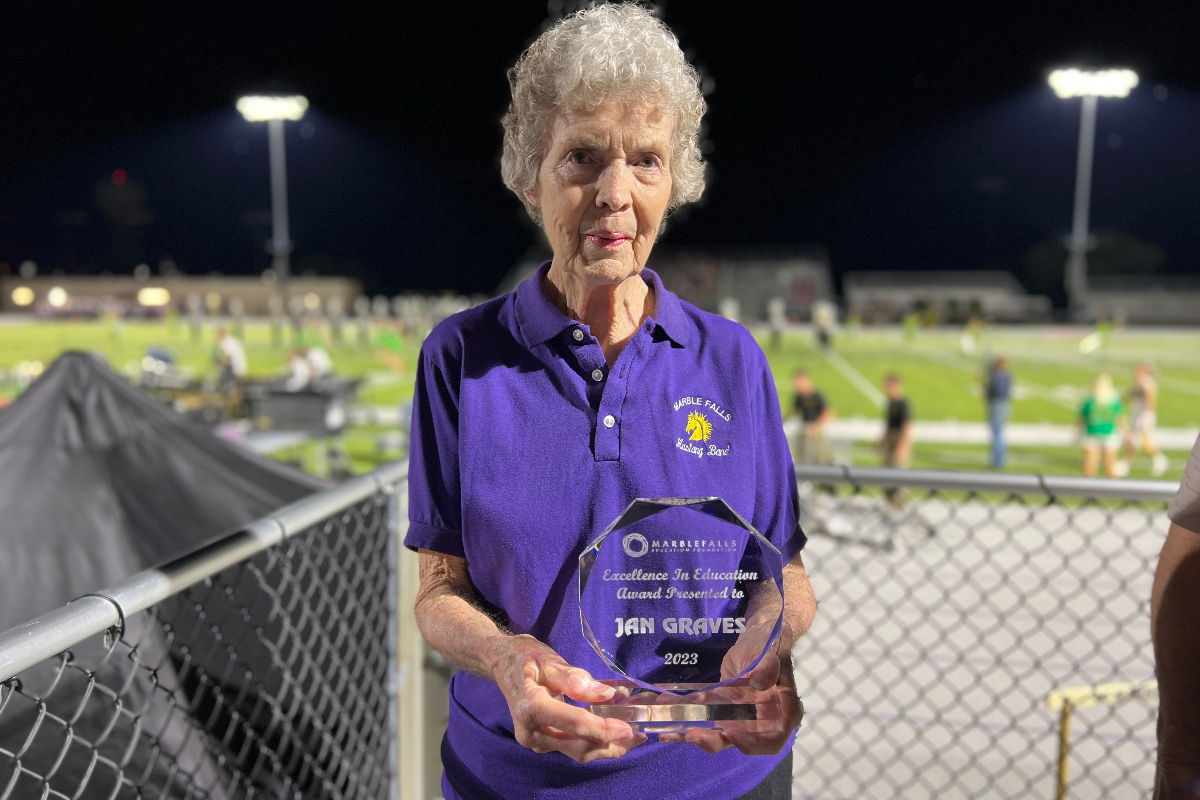 Jan Graves receives Excellence in Education Award - DailyTrib.com